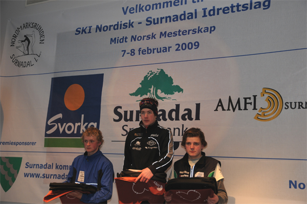 Bilder av seierspallene lørdag - Surnadal IL